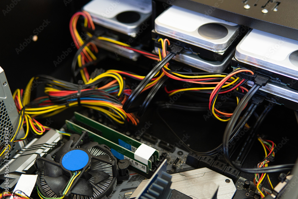 6-bay NAS configured in a home office for remote work redundancy foto ...