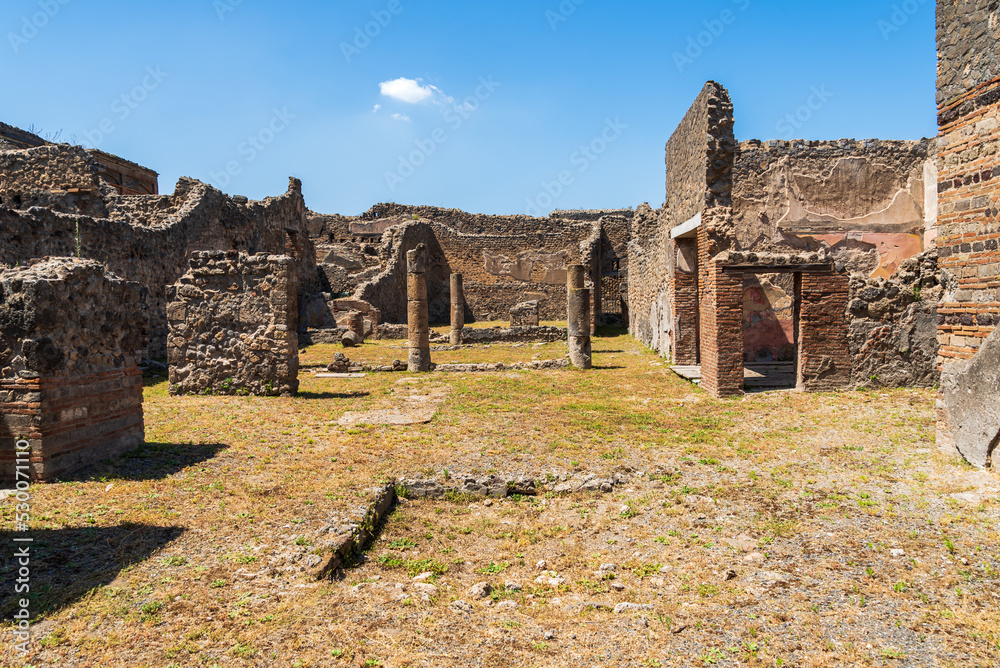 House structure in ruins in the ancient city of Pompeii Stock Photo ...