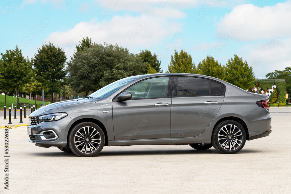 Foto de Fiat Tipo Hybrid is a sedan car. It is also known as the Fiat ...