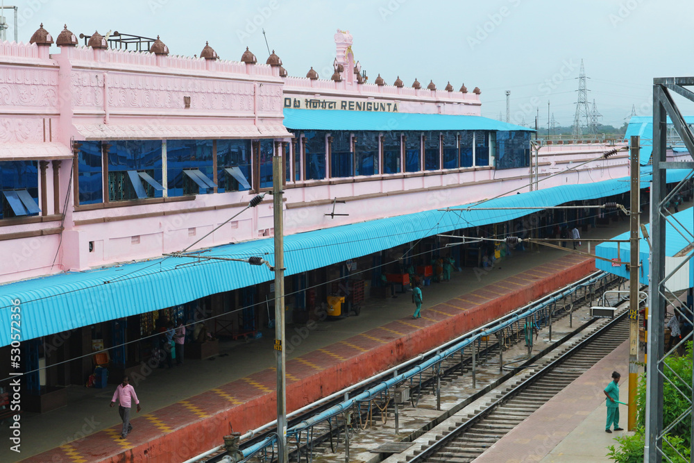 Foto de Railway station "Renigunta Junction" - a top view of the Indian ...