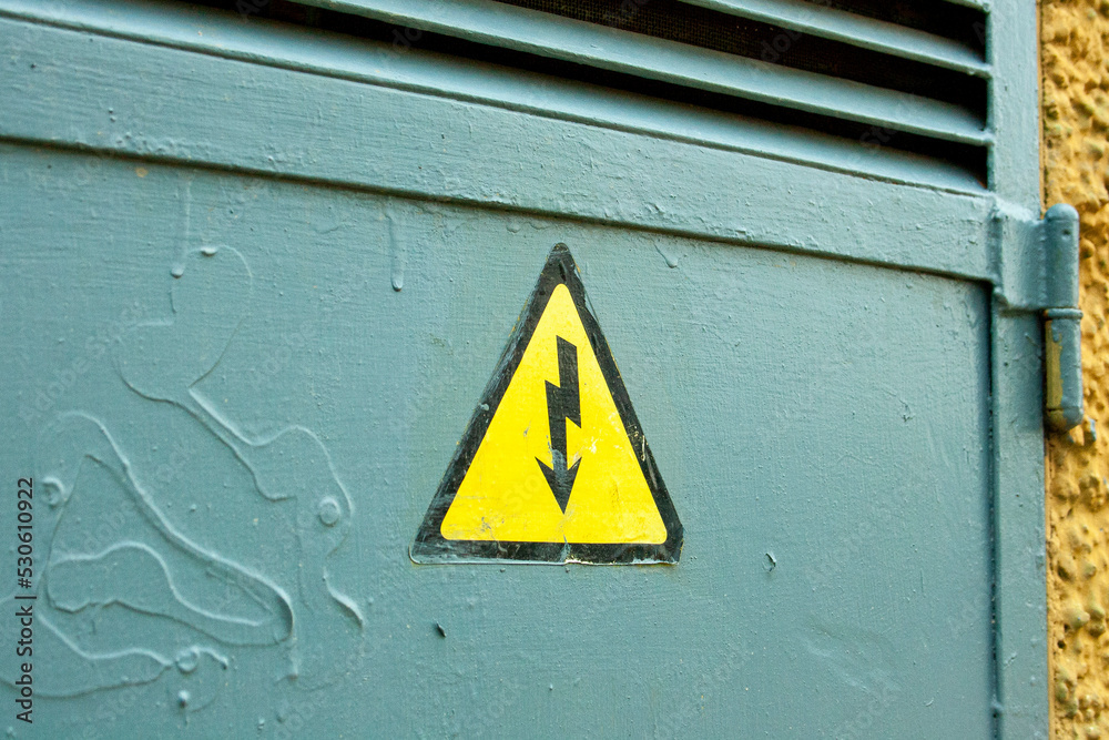 high voltage sign señal de alta tensión signe de haute tension Stock ...