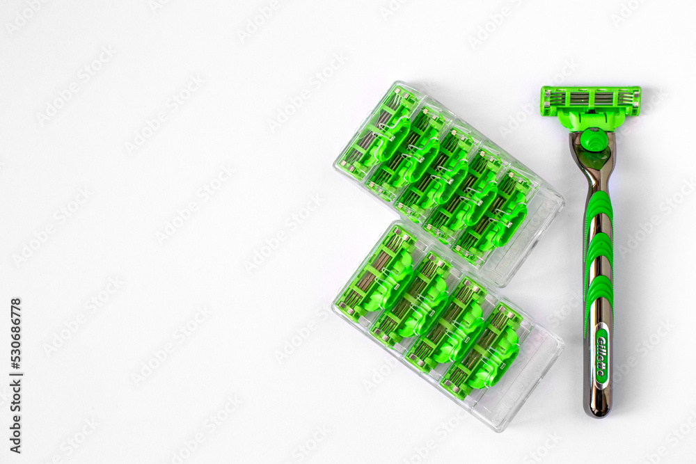 Green razor Gillette Mach 3 and two blocks of spare cassettes for it on ...