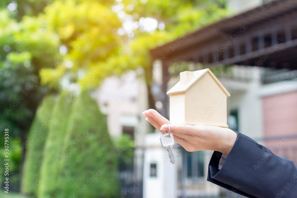 Young asian woman holding the key with new house. Real Estate Agent ...