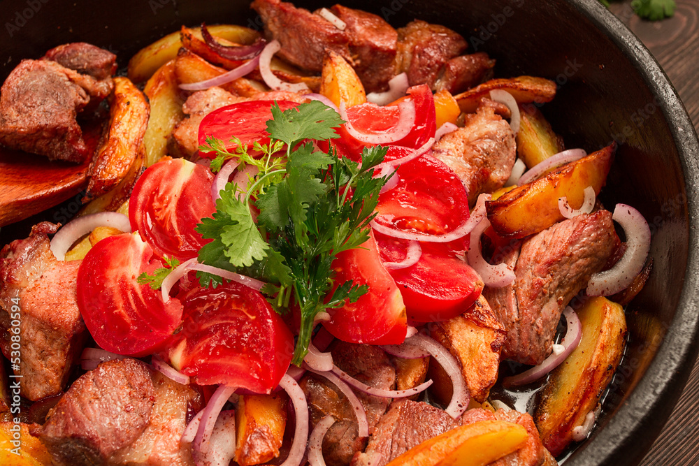 Ojakhuri, Traditional Georgian dish, fried potatoes with meat, in a ...