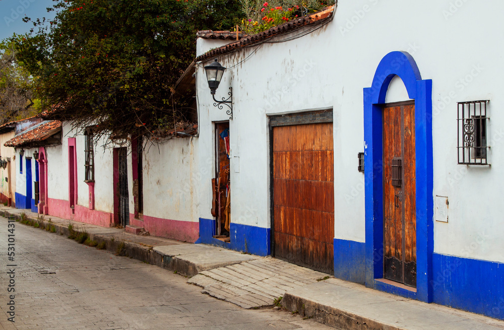 An empty street, exterior view of traditional colorful Mexican ...