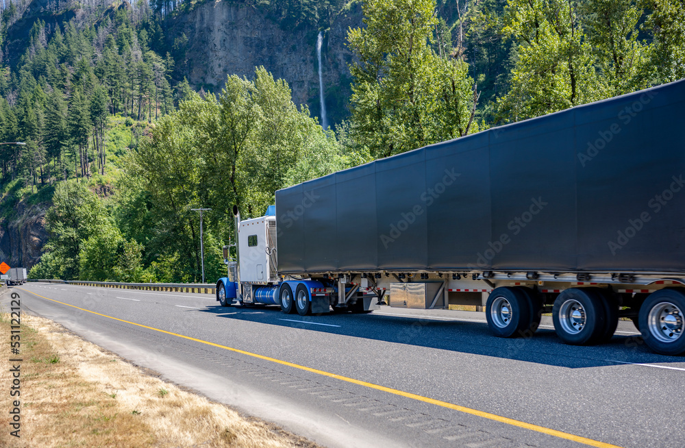 Extended cab white classic big rig semi truck tractor transporting ...