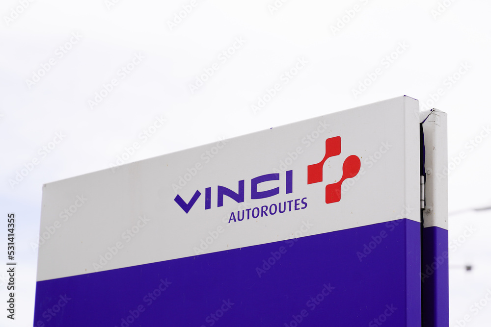 Vinci autoroutes logo brand and sign text on panel French concessions ...