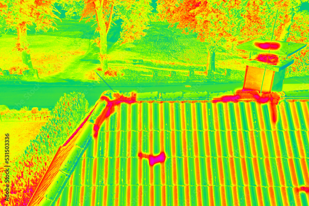 Thermographic inspection of photovoltaic systems by house.Thermovision ...