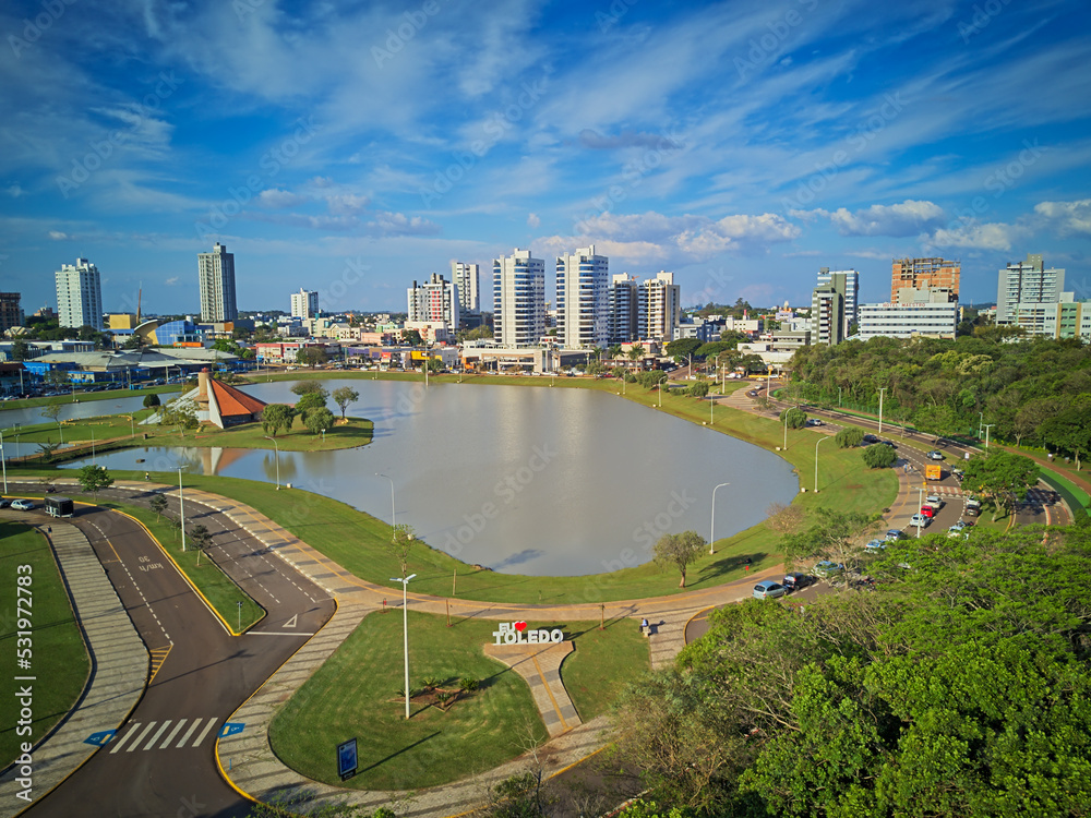 Visão Aérea do Lago e Cidade de Toledo, Paraná, Brasil. Stock Photo ...