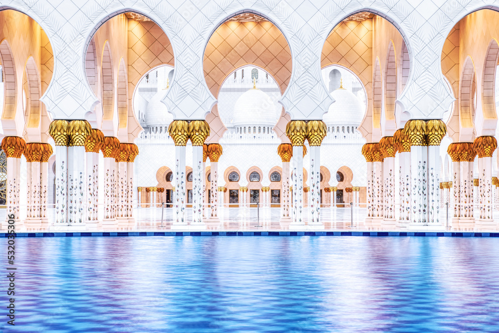 Pillars with Pool of Sheikh Zayed Mosque in Abu Dhabi Stock Photo ...