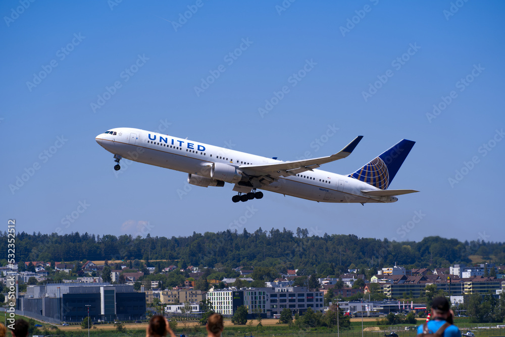 United Airlines airplane type Boeing 767-300 register N667UA taking off ...