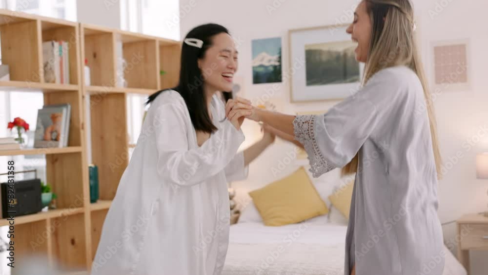 Vidéo Stock Celebration, love and friends on her wedding morning ...