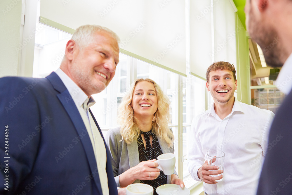 Team Kollegen im Büro haben Spaß in der Kaffeepause Stock Photo | Adobe ...