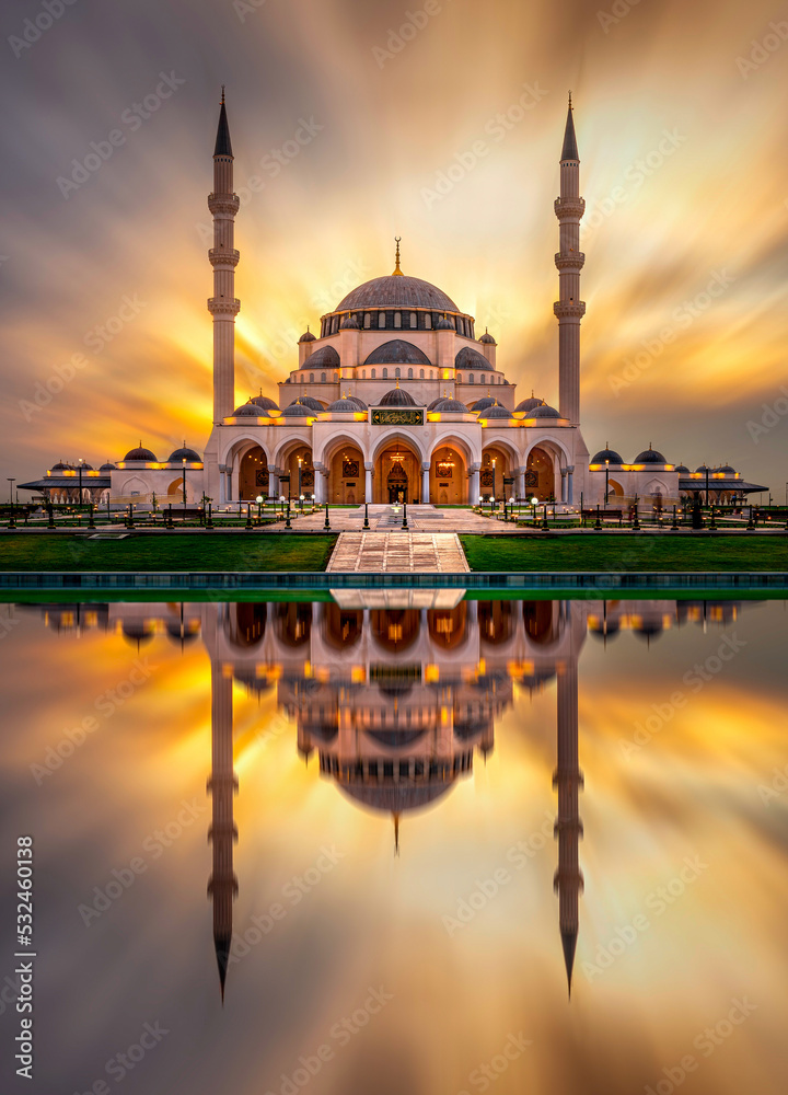 Sharjah New Mosque Largest Mosque In Dubai Traditional Islamic ...