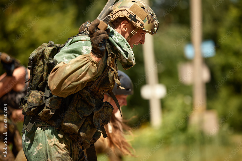 Full military experience - One day commando - running through the water ...