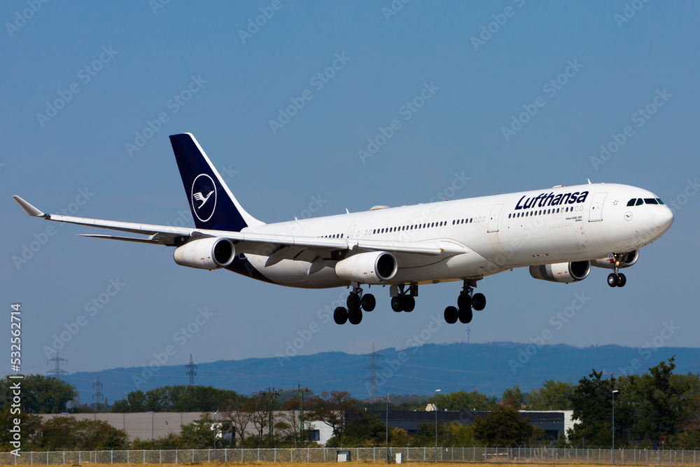 Lufthansa Airbus A340-300 widebody aircraft on short final to ...