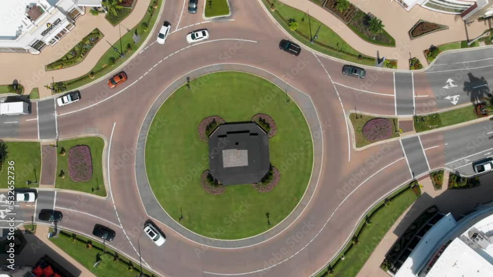 Stockvideo 4K Drone Overhead Video of Traffic Roundabout at University ...