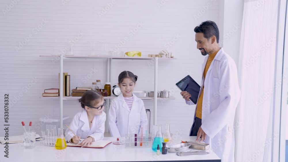 Stockvideon 4K, adorable girl shows joy after answering teacher's ...