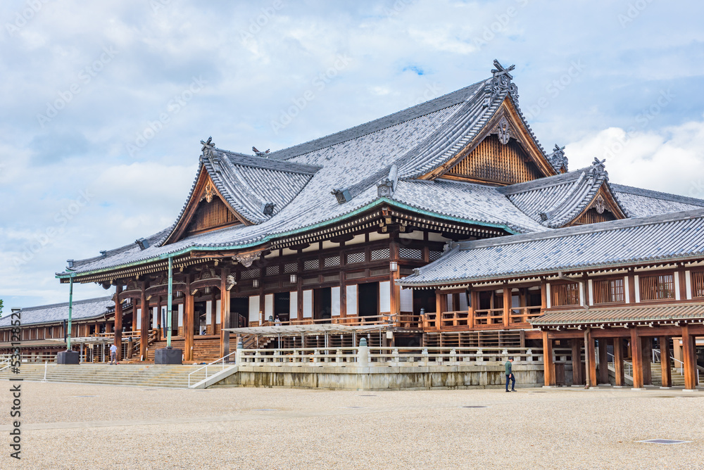 Foto de Tenrikyo, a Japanese new religion, Church Headquarters in Tenri ...