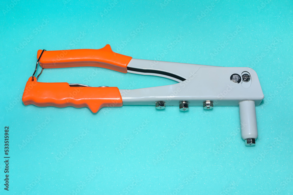 Manual professional gun for rivets of different diameters. A tool for ...