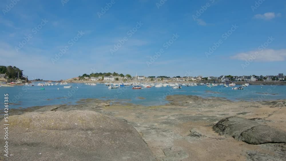 Promenade dans le port de Ploumanac'h en Bretagne - France - 4K Stock ...