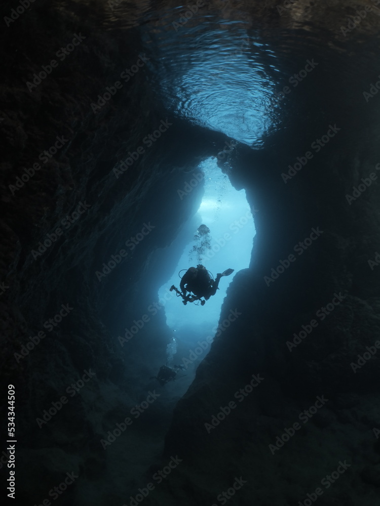sun beam and rays sun shine underwater in caves and caverns backgrounds ...
