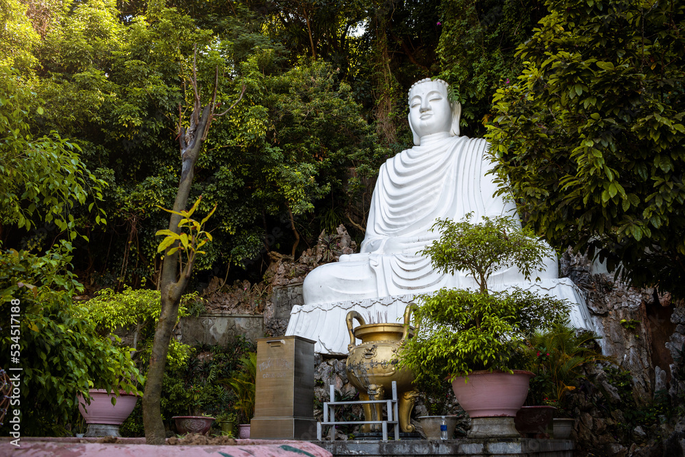 Gran estatua de buda blanca del complejo de templos de las marble ...