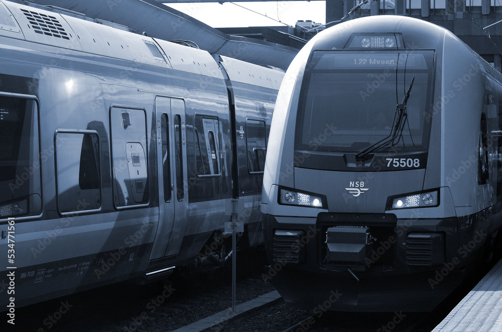 Foto de Oslo Central Station (Sentralstasjon) is main railway station ...
