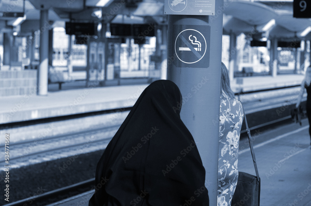 Foto de Oslo Central Station (Sentralstasjon) is main railway station ...