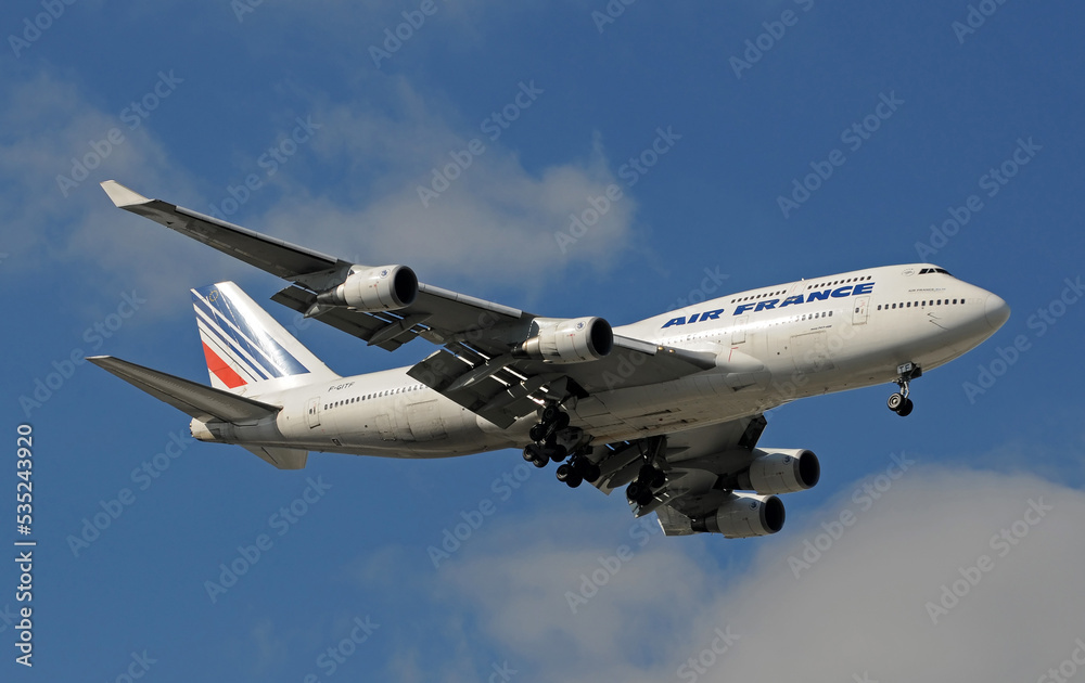 Air France jumbo jet landing Boeing 747 in Miami May4 2011 Stock Photo ... Air France jumbo jet landing Boeing 747 in Miami May4 2011 Stock Photo ...
