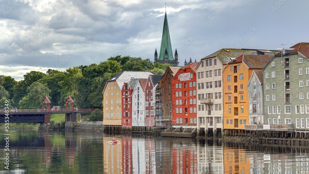 centre ville de Trondheim en Norvège, Gamle Bybro Bryggene i Trondheim ...