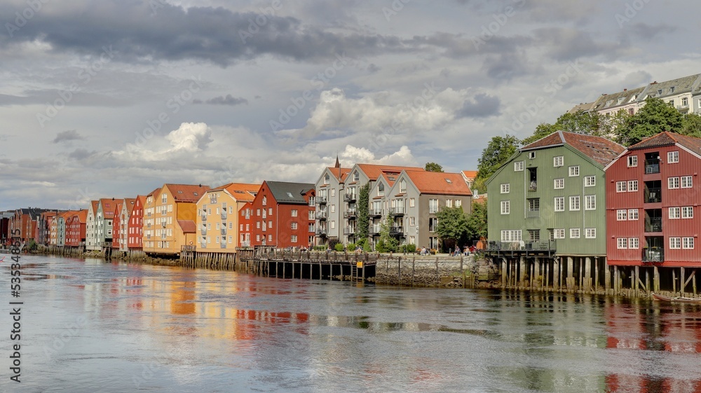 centre ville de Trondheim en Norvège, Gamle Bybro Bryggene i Trondheim ...