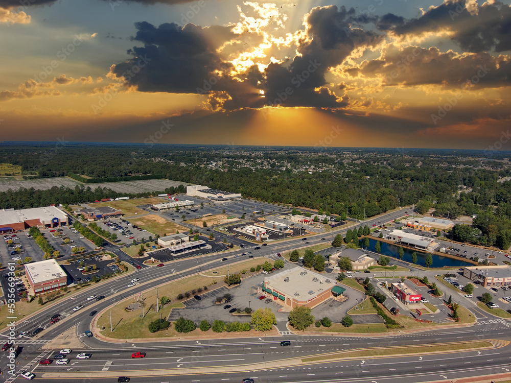 Foto de an aerial shot of the city of Warner Robins Georgia with vast ...