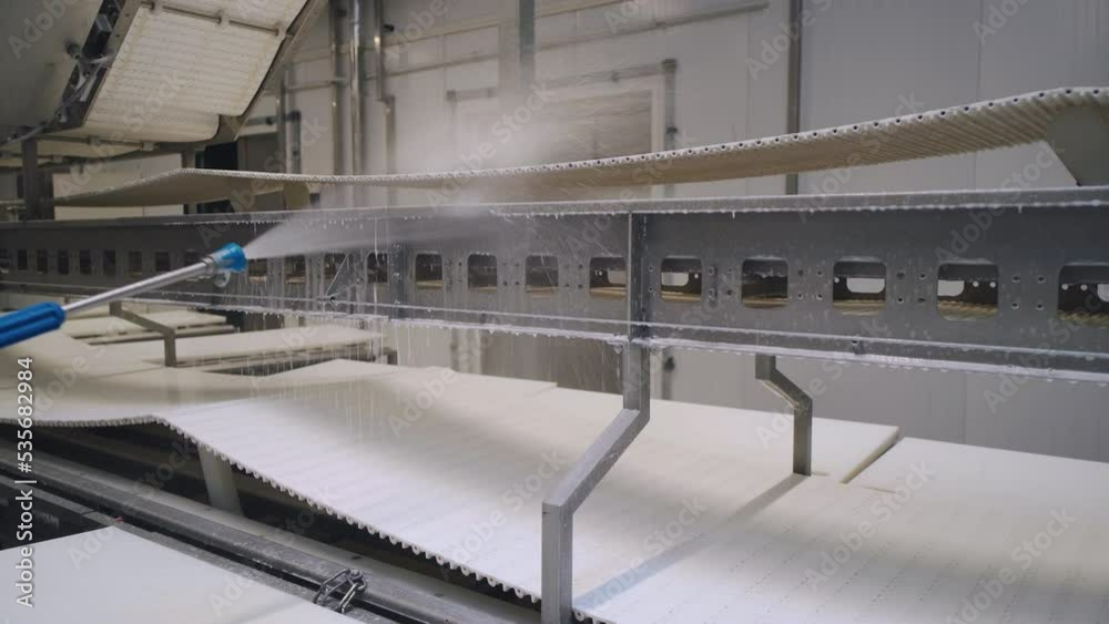 High-pressure washing water jet, cleaning and washing the conveyor ...