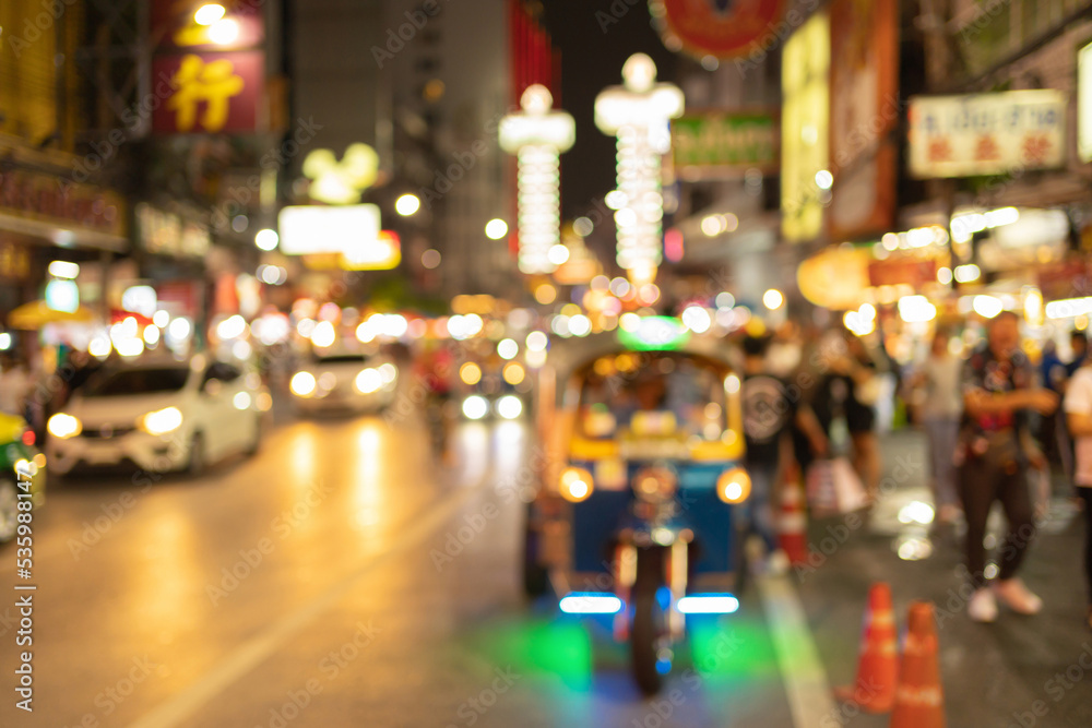 Blurry bokeh background of night market at Yaowarat road, Bangkok City ...