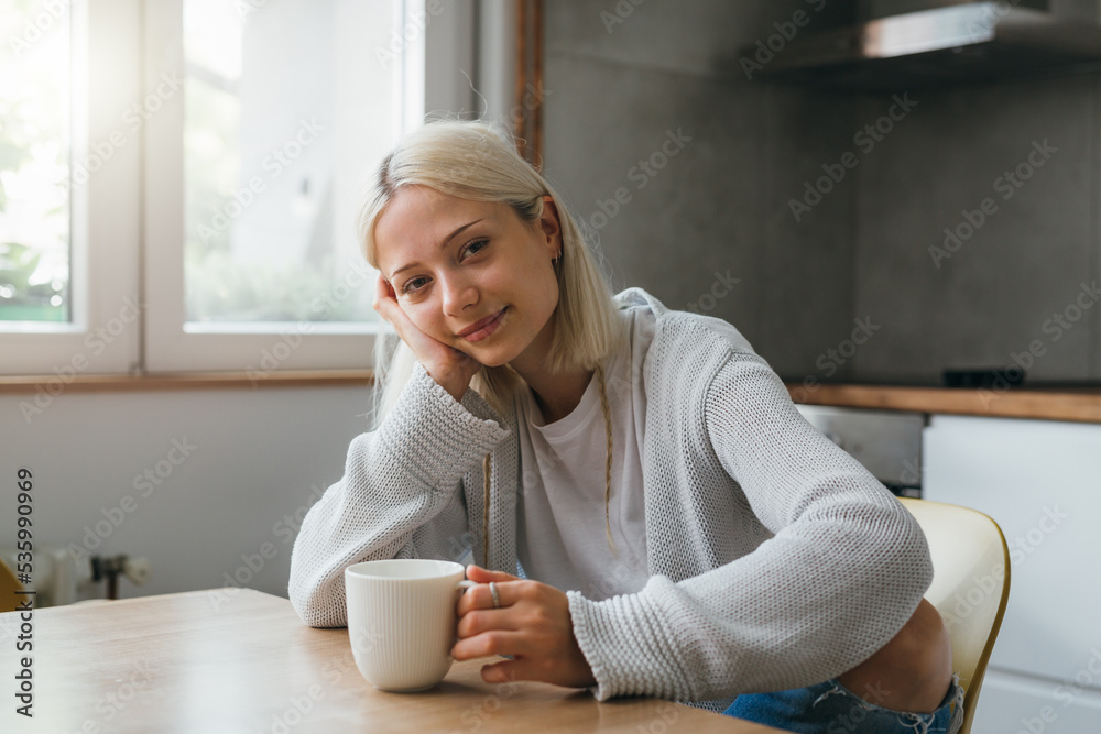 gen z female drinking morning coffee in kitchen Stock 写真 | Adobe Stock