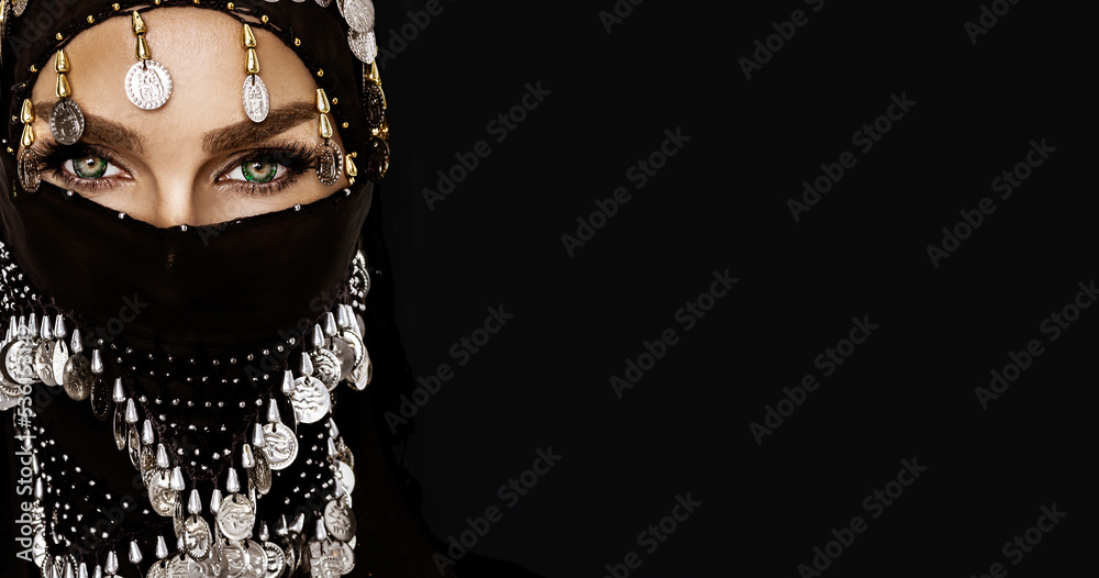 Portrait of an Arabian Princess. Beautiful Arabian woman portrait on ...