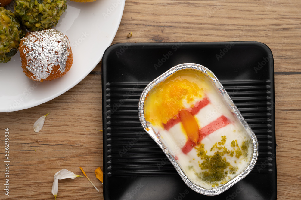 Foto de Indian Mithai Cham Cham Also Called Rasgulla Chomchom Or ...