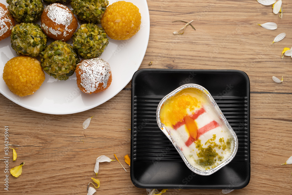 Foto de Indian Mithai Cham Cham Also Called Rasgulla Chomchom Or ...