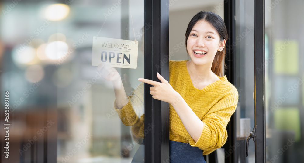 Small business concept. Smiling Asian woman cafe stuff in an apron ...