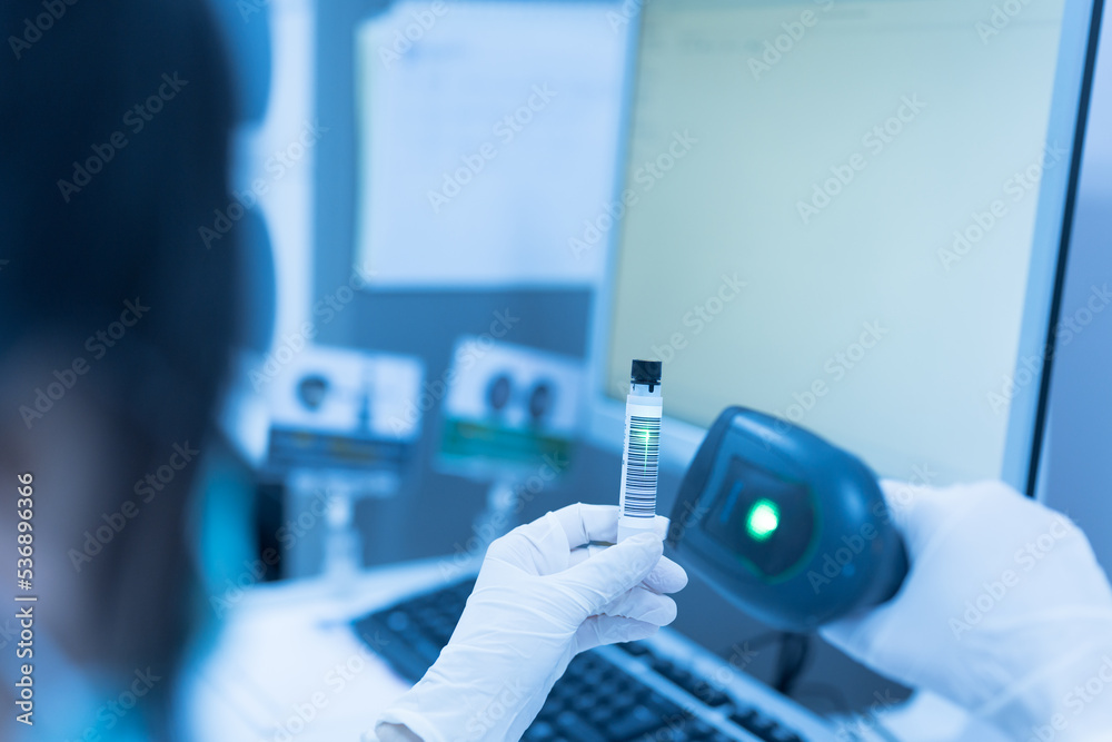 Fotografia do Stock: Woman scientist hand holding test tube barcode and ...