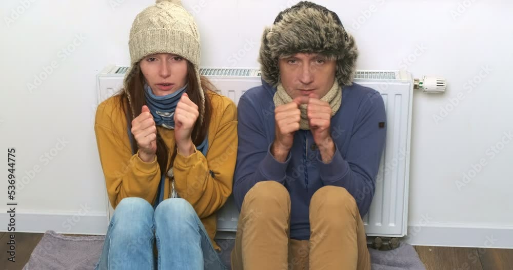 Video Stock Funny couple man, woman shaking from cold at white battery ...