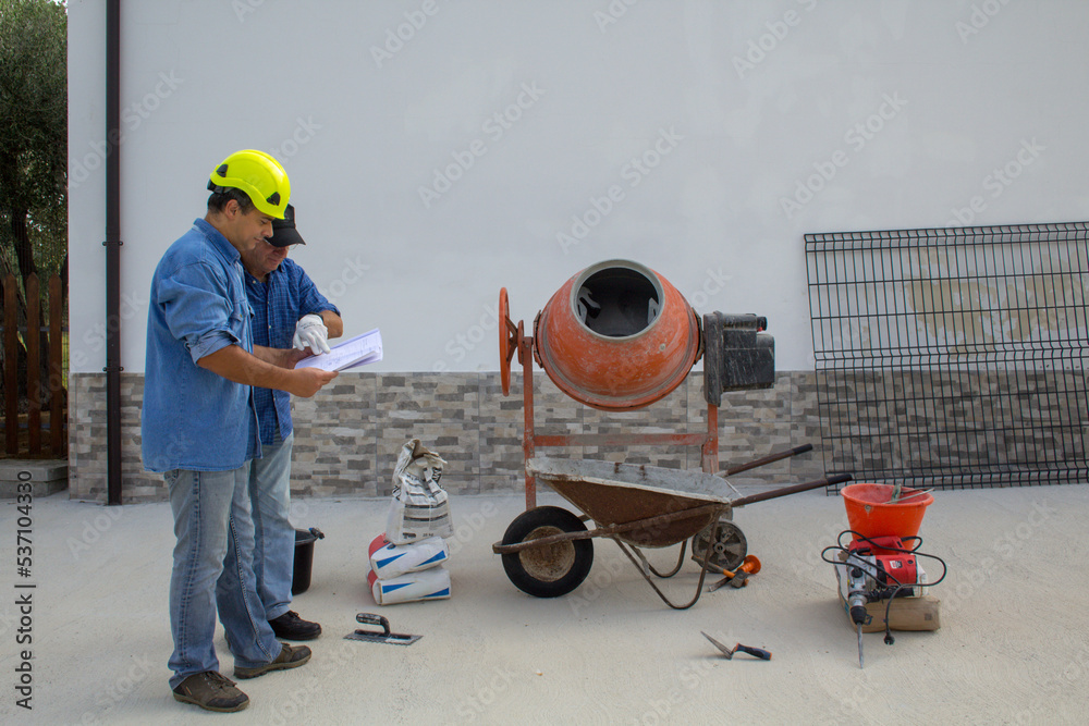 Image of two men an engineer and a construction worker consulting the ...