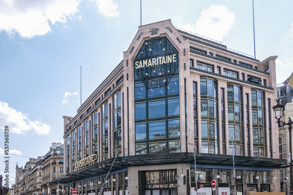 Famous building of La Samaritaine Department Store, founded in 1870 ...