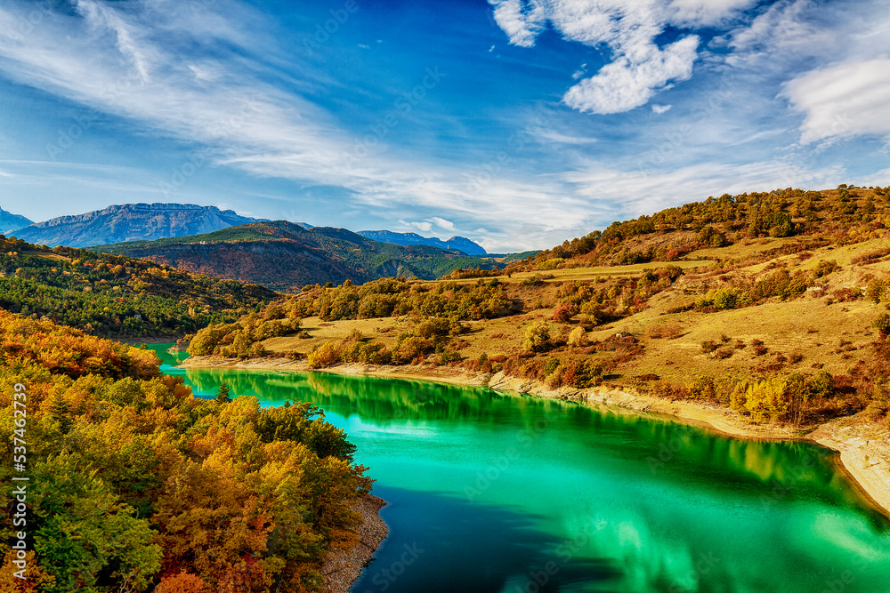 Treffort France 10 2021 vue aux couleurs de l'automne, du lac du ...