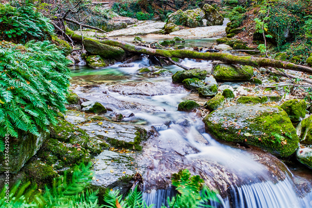 Sassenage France 11 2021 photo en pose longue des courants du Furon qui ...