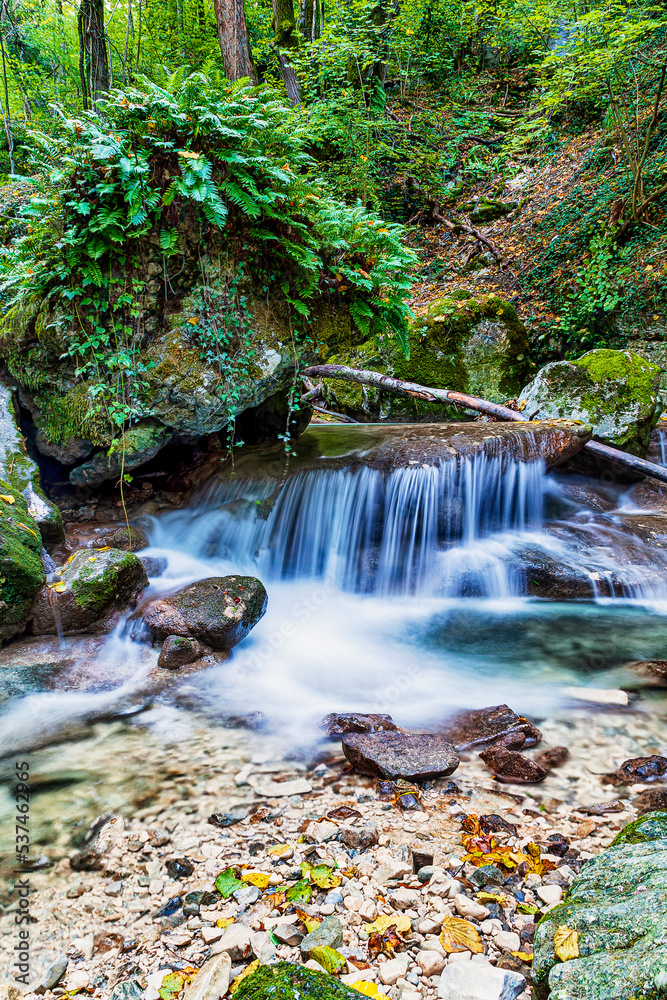Sassenage France 11 2021 photo en pose longue des courants du Furon qui ...