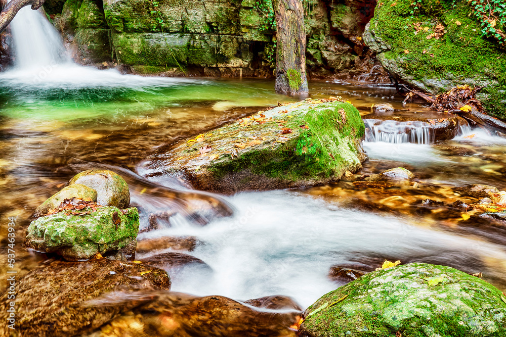 Foto de Sassenage France 11 2021 photo en pose longue des courants du ...