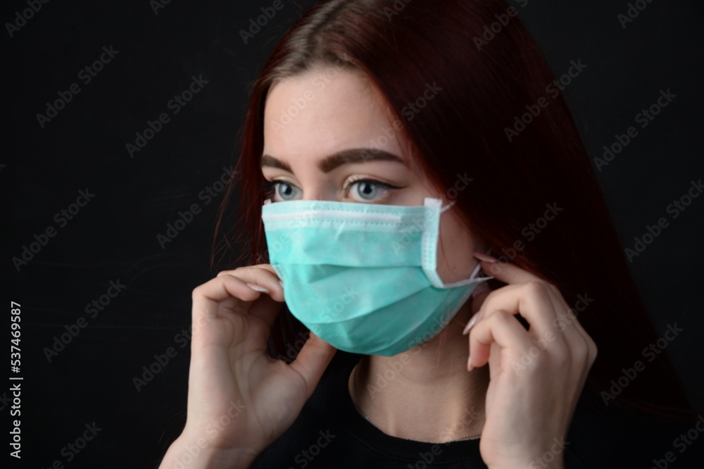 frau mit mundschutz maske covid covid19 maske fsp2 opmaske Stock Photo ...