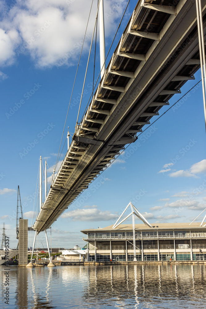 Fotka „The Royal Victoria Dock Bridge is a signature high-level ...